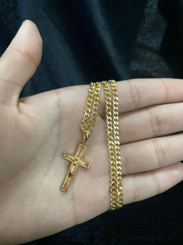 Cruz chica oro laminado – Joyeria Yoma