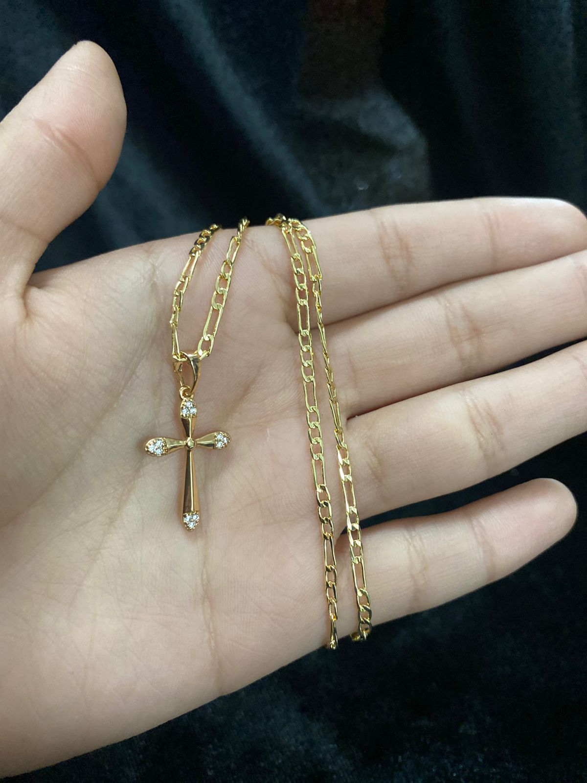 Cruz chica oro laminado – Joyeria Yoma