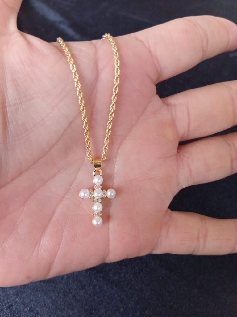 Cruz chica oro laminado – Joyeria Yoma