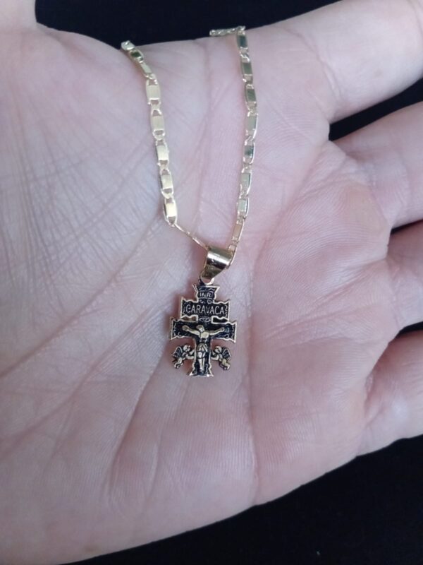 Cruz chica oro laminado – Joyeria Yoma
